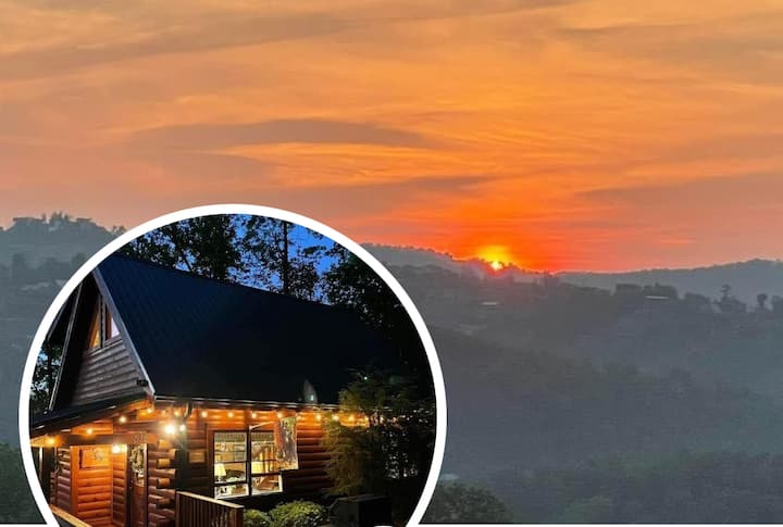 Cozy Gatlinb Log Cabin, King Suite, Views, Hot Tub - Gatlinburg