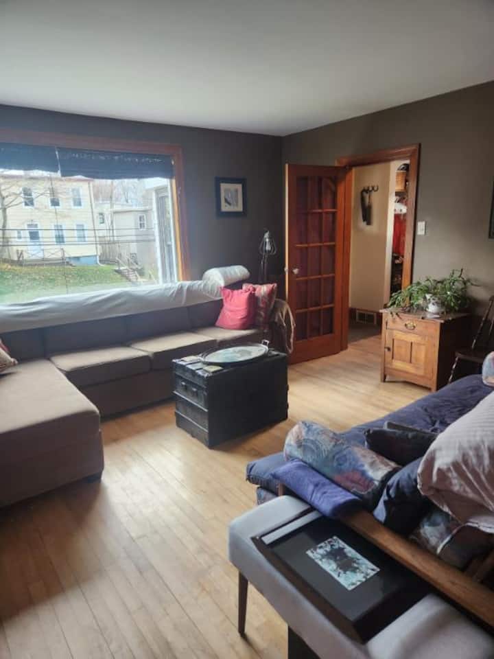 Rustic Charm: Vintage Farm Retreat In Dartmouth - Halifax