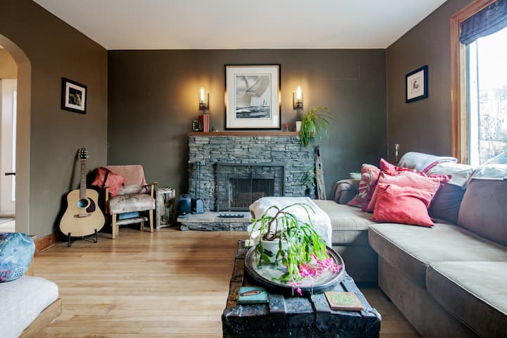 Rustic Charm: Vintage Farm Retreat In Dartmouth - Halifax