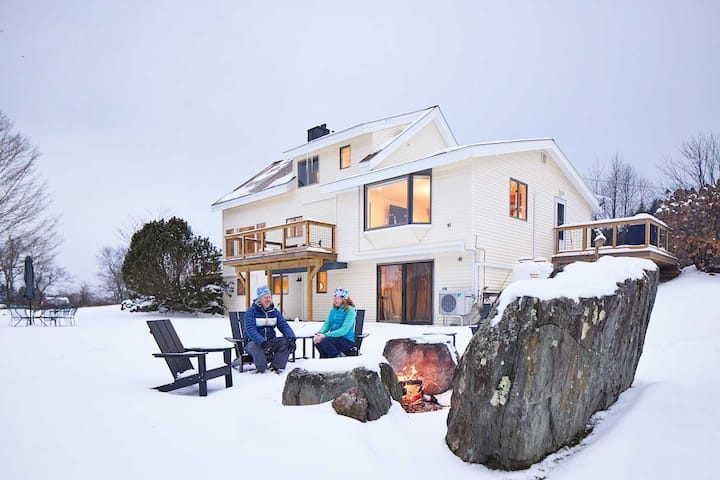 Scenic Mountain Farmhouse W/ Fire Pit & Fireplace - Waterbury, VT