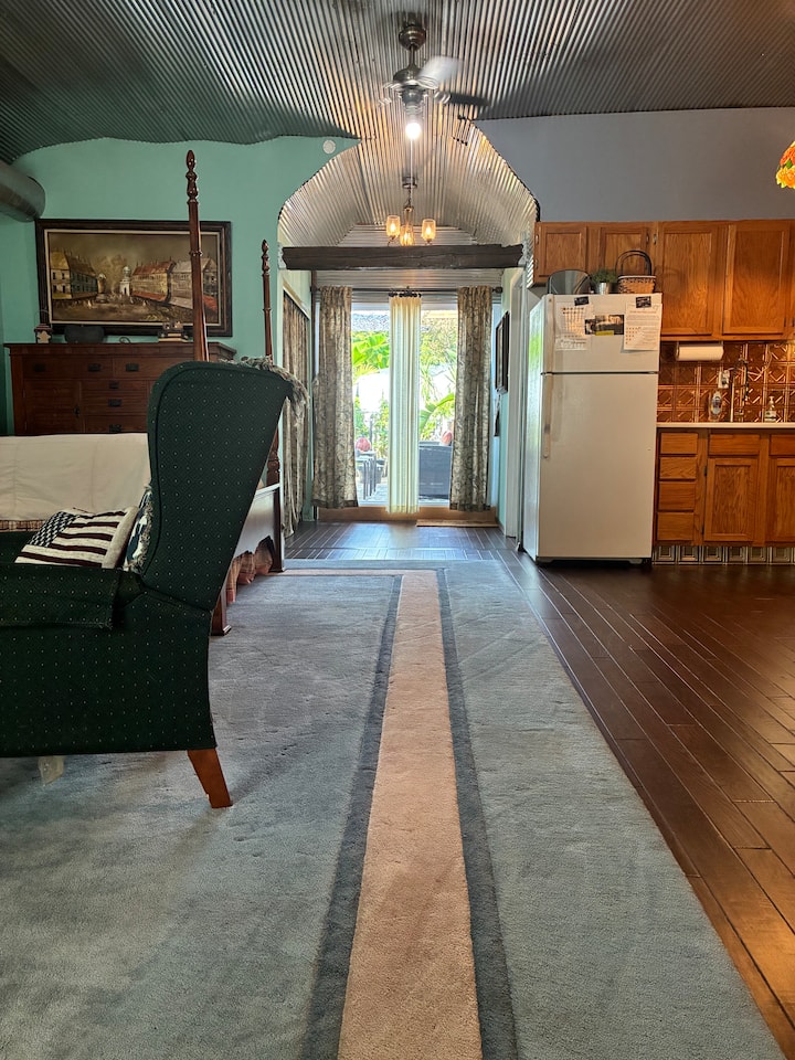 Private Spacious Rustic Studio, Newly Remodeled - Kirkwood, MO