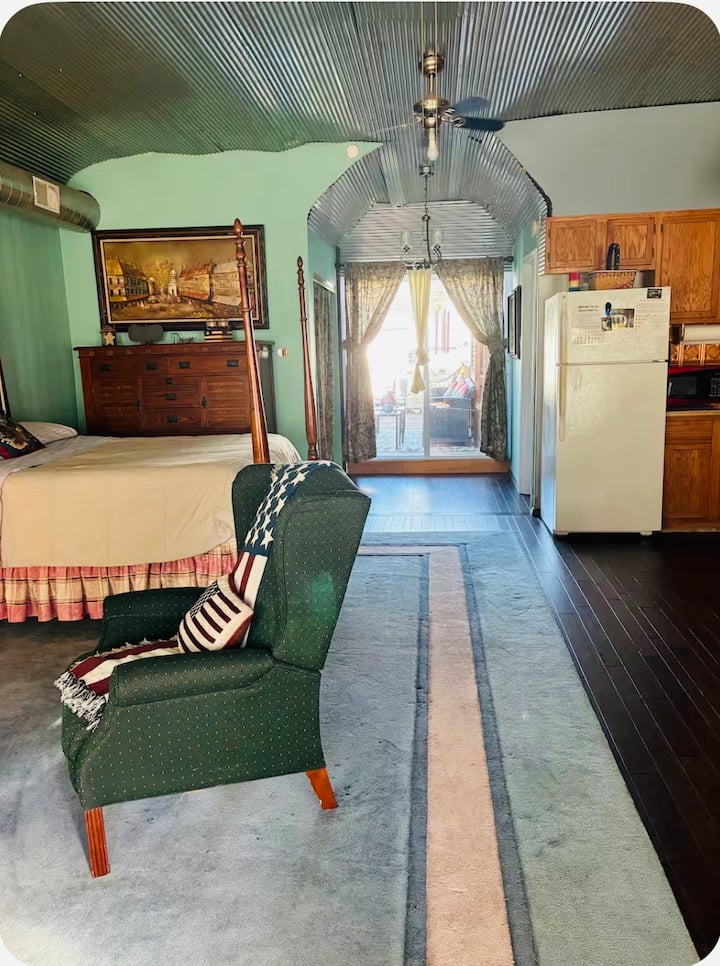 Historic, Rustic Relaxation, Safe, Central, 1st Fl - St. Louis, MO