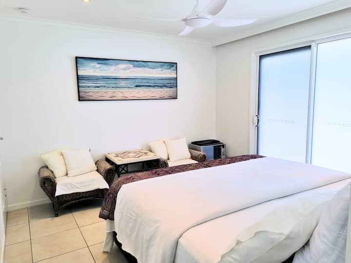 Burleigh Beach Cozy Guest Suite Shops&eats +Pool - Gold Coast