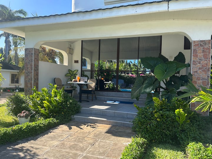 Private Studio With Kitchenette, Pool & Garden - Mombasa