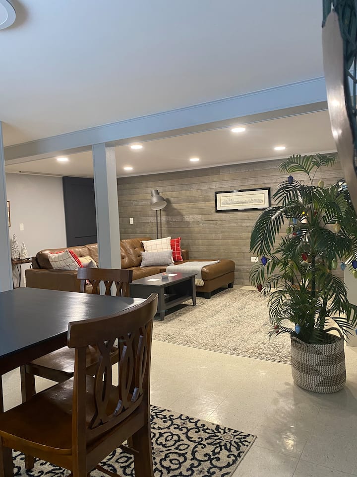 Cozy Clean Comfort In A Private Winter Setting - Eden Prairie, MN