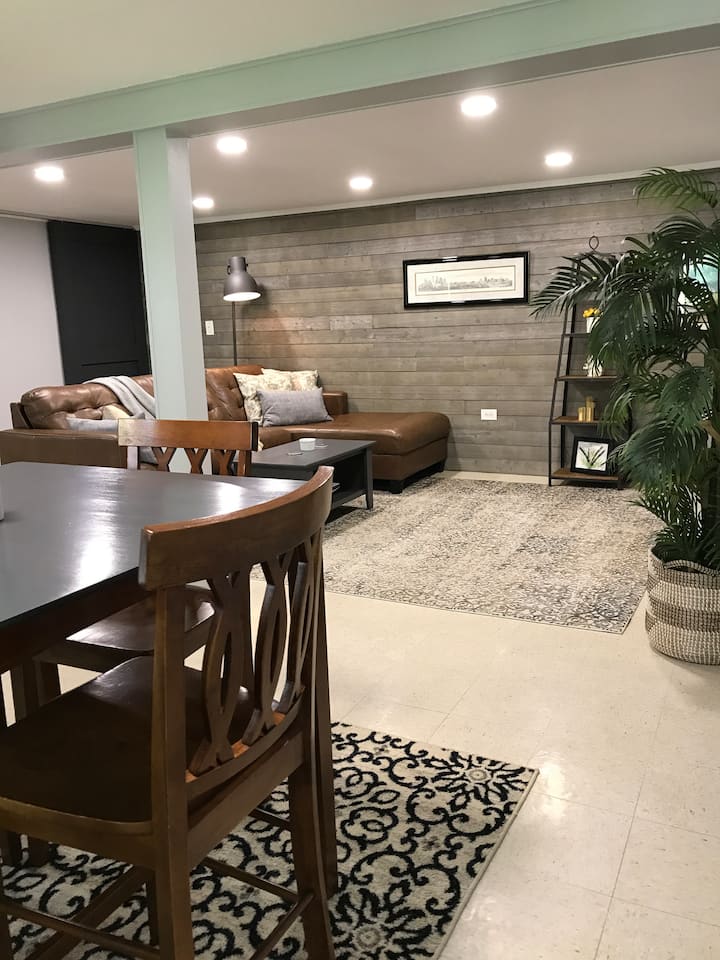 Cozy Clean Comfort In A Private Autumn Setting - Minnetonka, MN