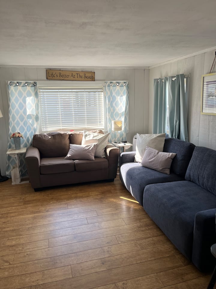 Cozy Hampton Beach Cottage - Hampton Beach, NH