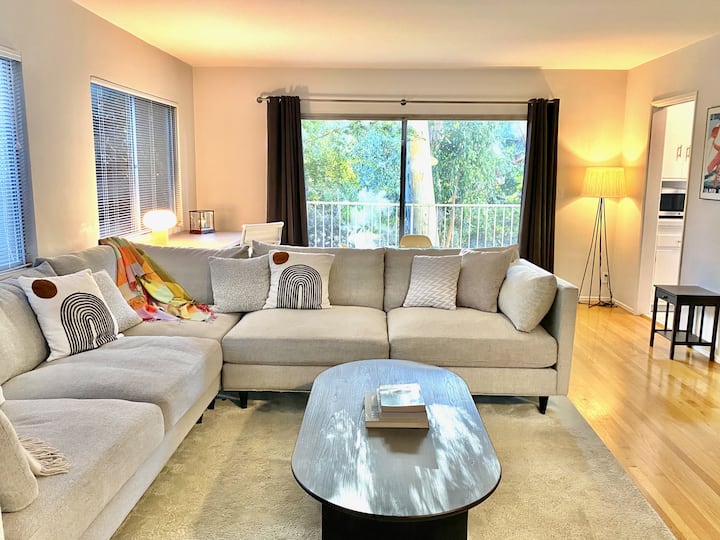 Spacious Mid-century Home, Patio, Deck, Large Yard - Pasadena, CA