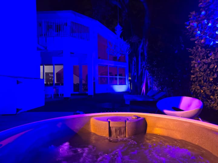 Led Artsy Retreat - Jacuzzi/bbq/firepit - The Bahamas