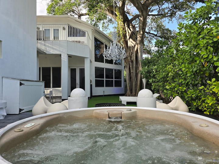 Luxury Artsy Retreat - Hot Tub/bbq/jacuzzi - ハリウッド, FL