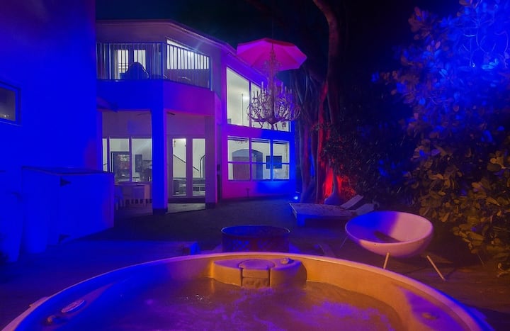 Luxury Artsy Retreat - Hot Tub/bbq/jacuzzi - Bahamas