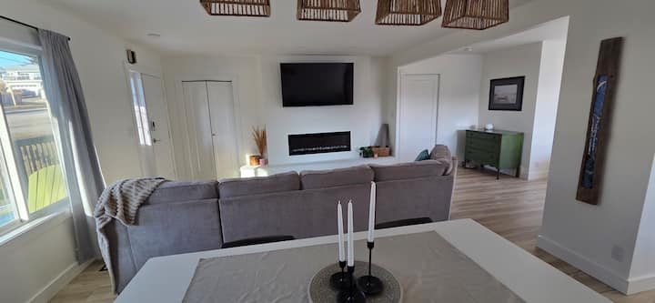 Beautiful Oyama Home Between The Lakes!! - Lake Country