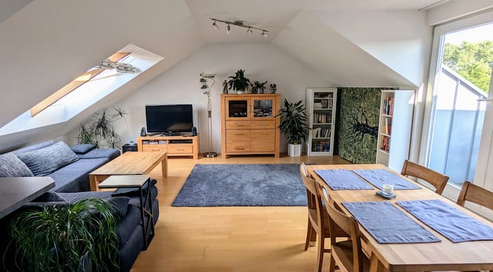 Ruhige, Helle & Kühle Dachgeschosswohnung - Cologne
