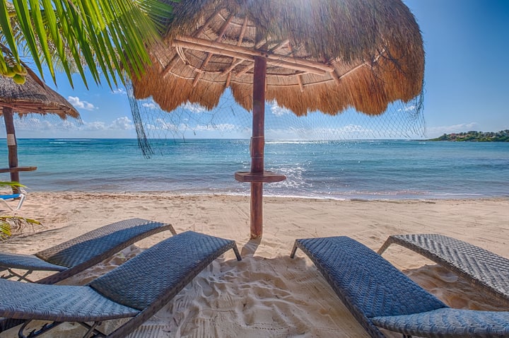 Beachfront, Sea Views, Pool, Sleeps 1-4 Akumal Mx - Riviera Maya