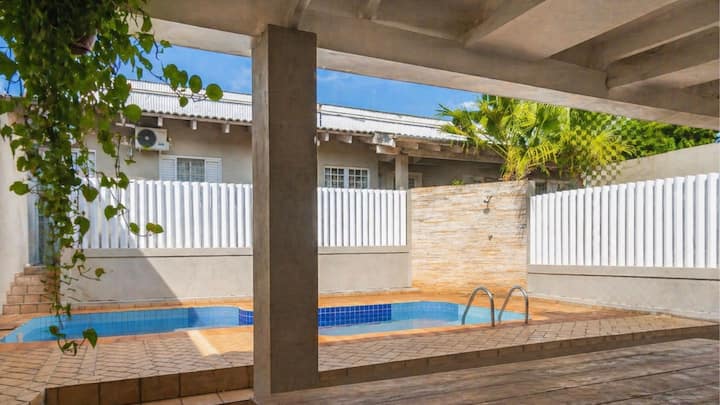 Casa Climatizada Em Frente Zerão Com Piscina - Londrina
