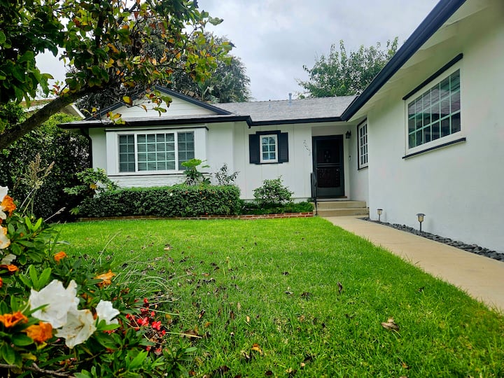 Welcoming Family Home-great Location/pets Welcome - Chatsworth - Los Angeles