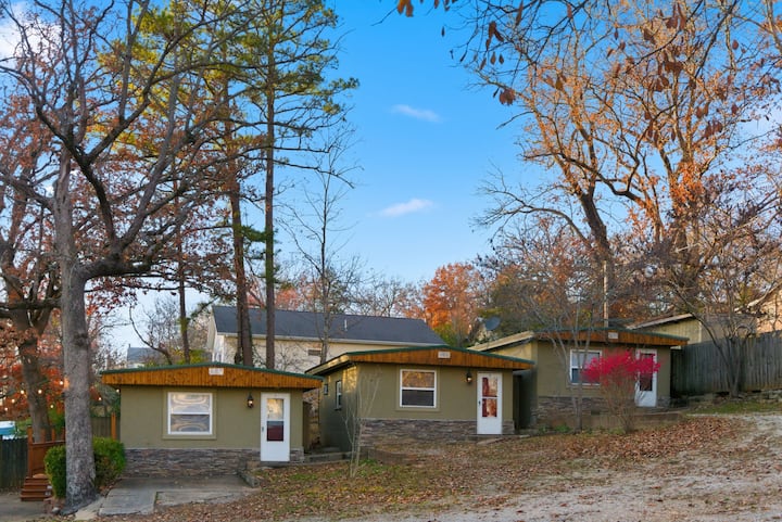 Couples Retreat At The Lake - Outdoor Campfire - Rockaway Beach, MO