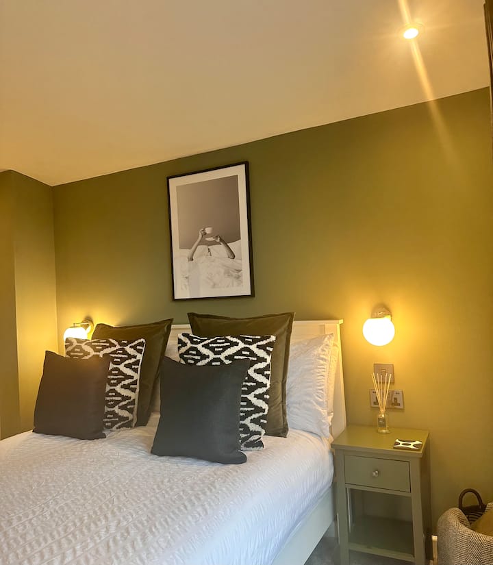 The Moss Bothy - Broadford, UK