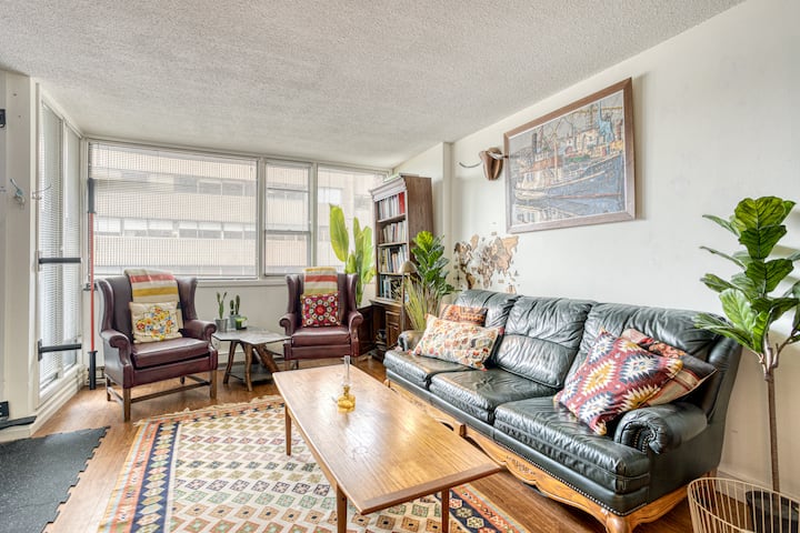 Live Right. Downtown. - Halifax, NS, Canadá