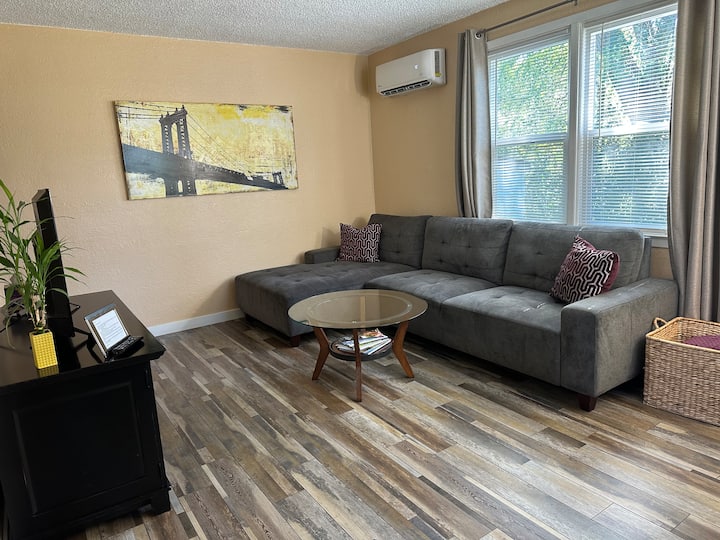 Adorable Finch Arboretum 1 Br Duplex / Ac /Parking - Spokane, WA