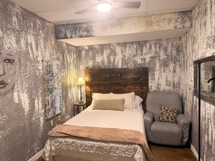 Gypsy House- Room 5 - Odessa, TX