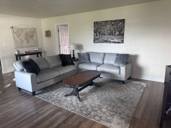 King Bed, Free Trailer Parking, Pets Ok! - Medford, OR