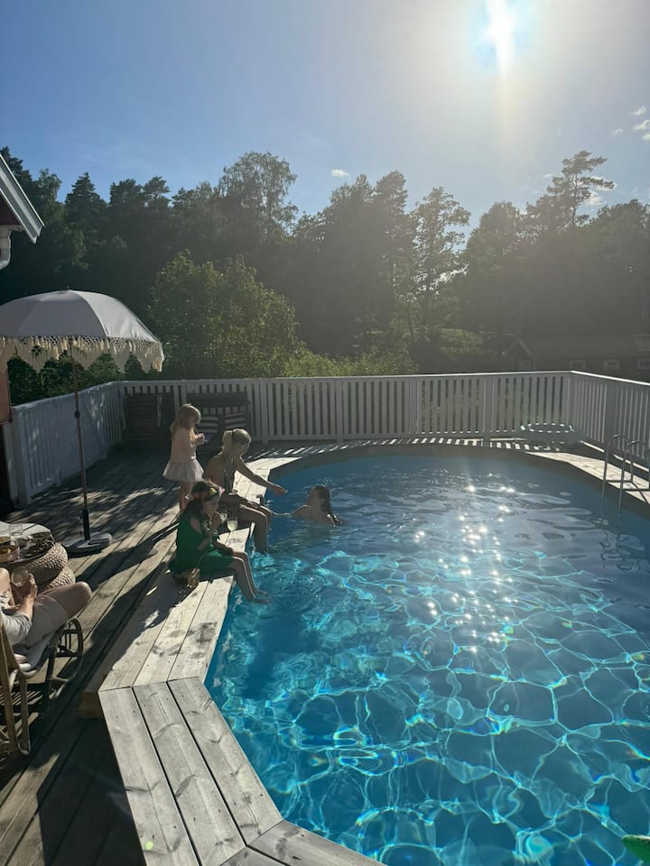 Familjevänligt Hus I Mariefred - Stor Altan & Pool - Thụy Điển