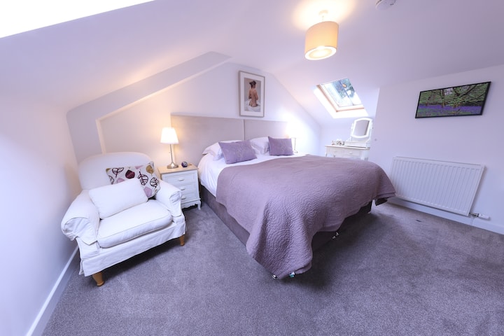 Stationside, Garage Parking & A Super King Double - Settle