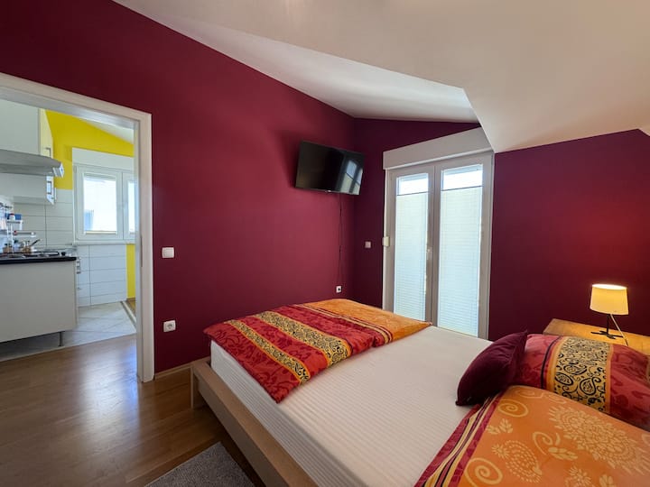 Cozy Apartment With Sea View, 200 M Beach Distance - Premantura