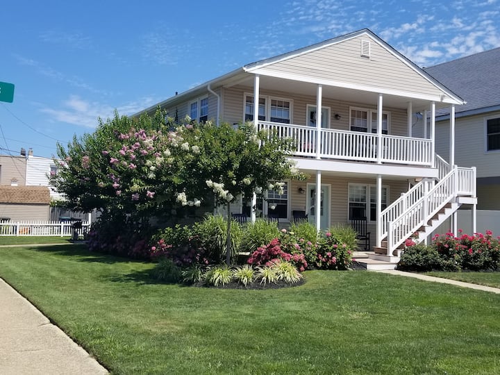 Beach Block! Renovated 1st Floor - Walk To Town! - Brigantine, NJ