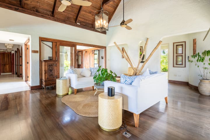 Beach House Luxury With Butler, Chef And Pool. - Jamaica