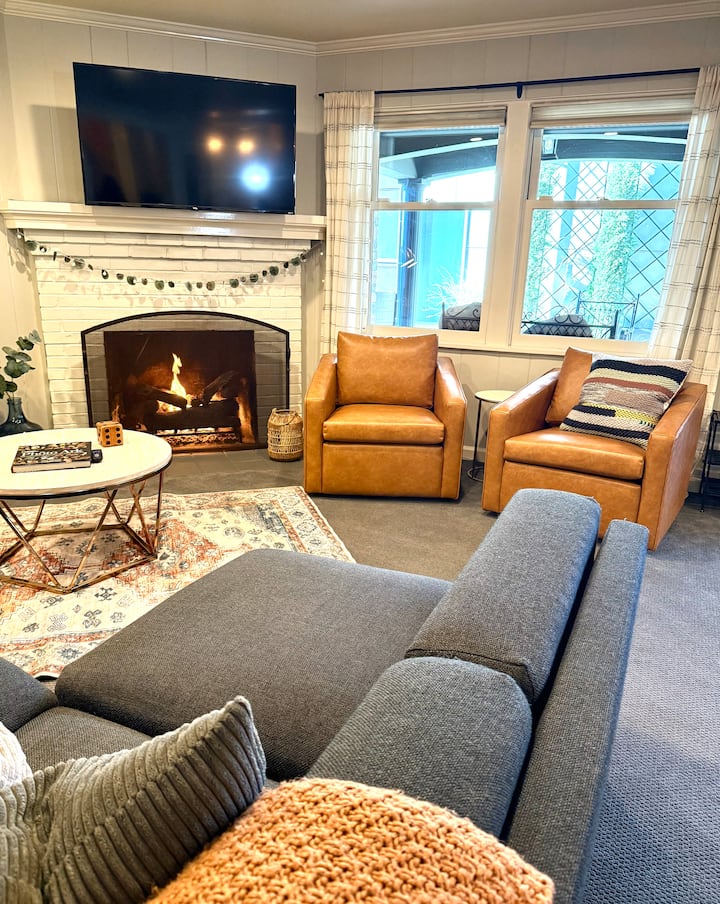 Spacious & Cozy+walkable+ Quiet+parking Spot - Seattle, WA