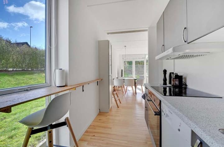 Lys Og Pæn 2 Vær. Lejlighed Med Lille Terrasse - Aarhus