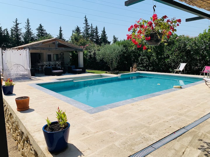 Villa En Campagne Avec Piscine à Debordement - Carpentras