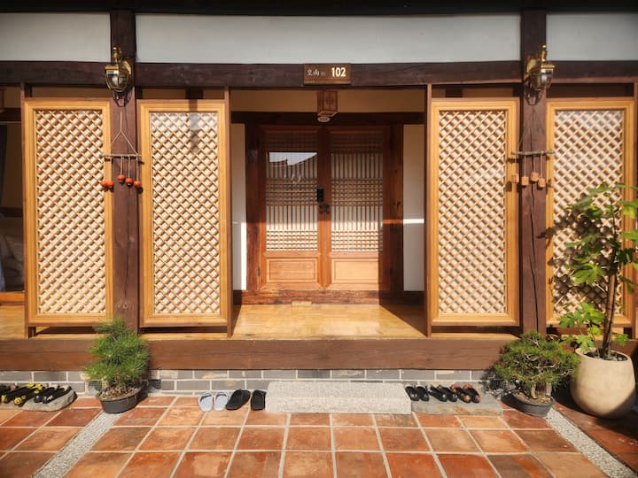 경주 황리단길 중심지위치한 고즈넉한 한옥스테이 신라고택. - 慶州