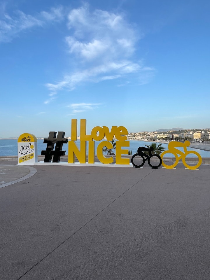 Nice : Appartement Moderne Vue Mer Et Piscine - Nizza