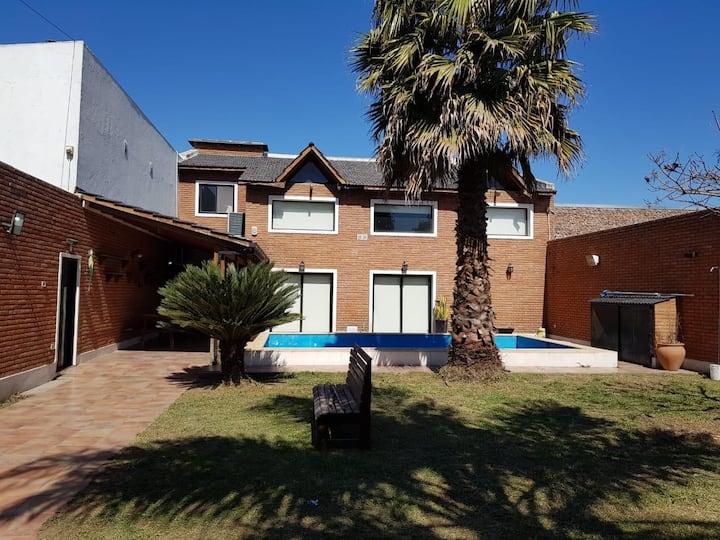Moderna Casa Con Pileta A Solo 7min De Rosario - Rosario