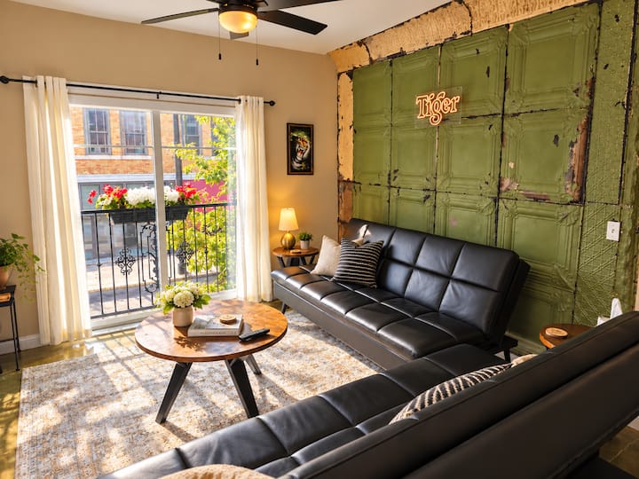 9th St. Beals Loft, Downtown Columbia - Columbia, MO