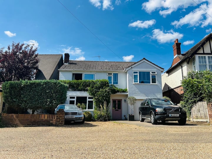 Family Home In Wokingham, Berkshire - Bracknell