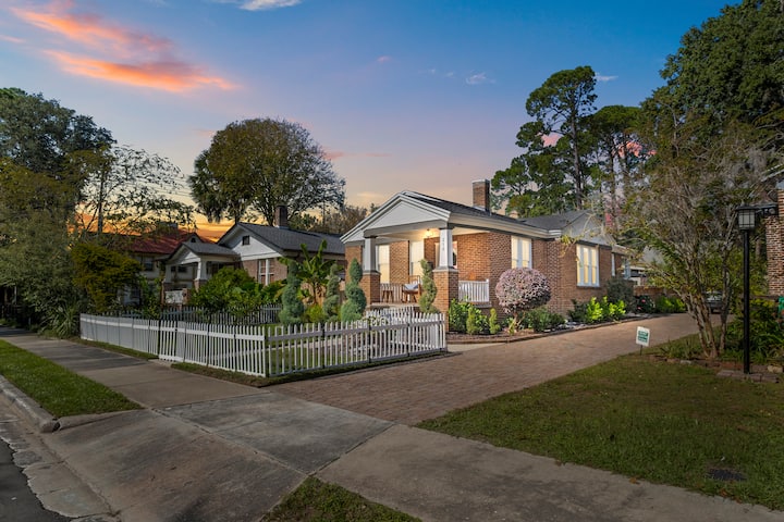 Charming Escape | Sauna & Peloton | Hot Tub Oasis - 蓋恩斯維爾