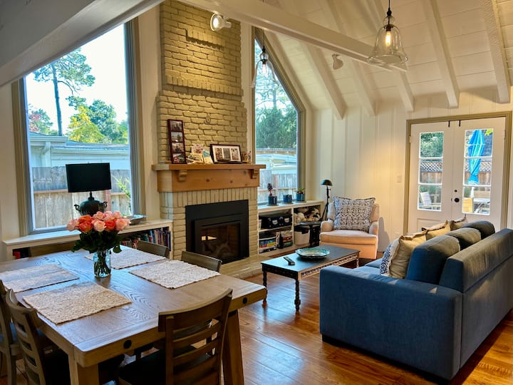 Cottage In Beautiful Carmel-by-the-sea - Carmel-by-the-Sea, CA