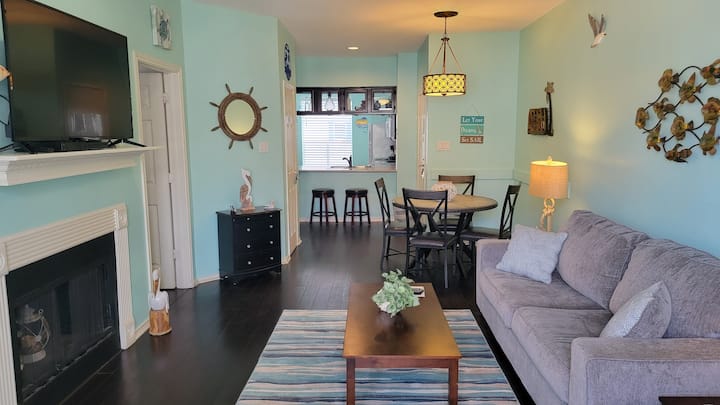 Beach Hideaway, Walk To The Beach, Pool & Hot Tub - Corpus Christi, TX