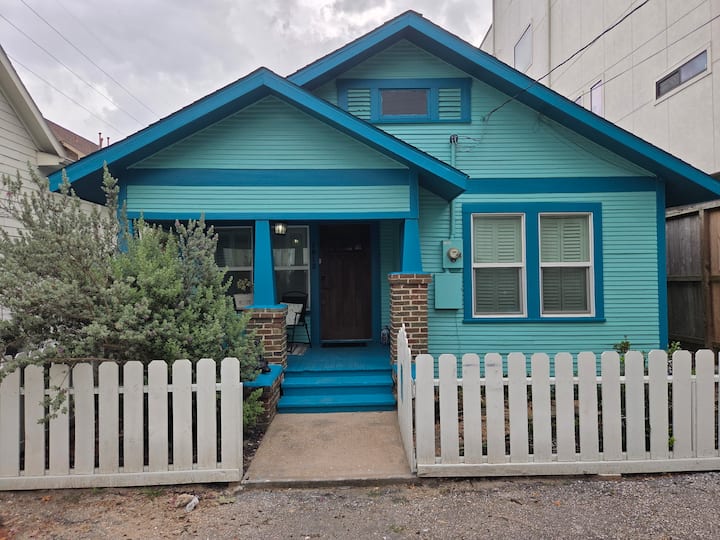 -Charming 1920's Bungalow - 1 Mile From Downtown! - Houston, TX