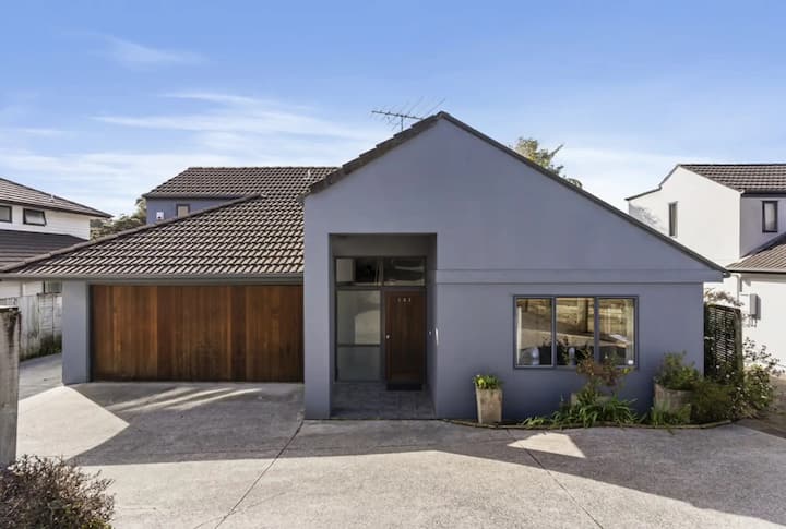 Meadowbank Family Home Close To Train - North Shore