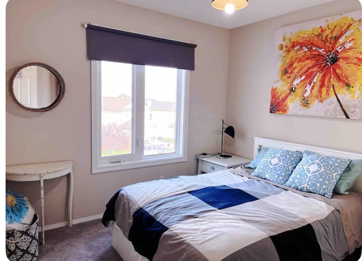 Best-garden Room Close Lrt/uc/sait/free-parking - Calgary