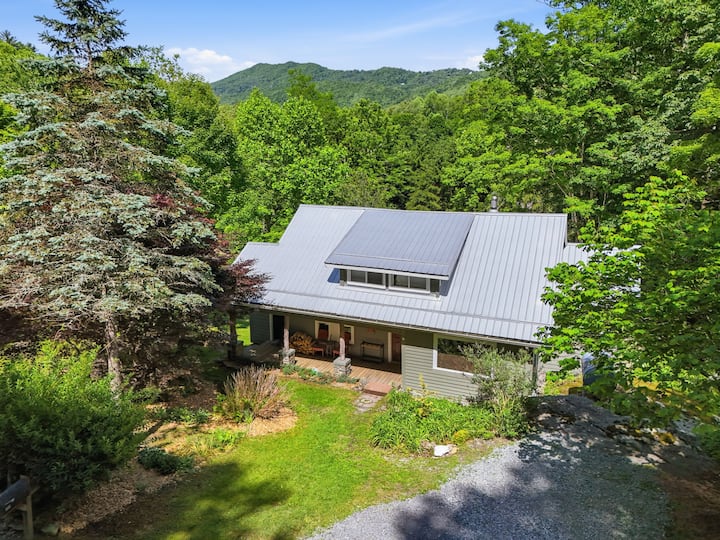 Alamo River House-charming Chalet By The River - 노스캐롤라이나