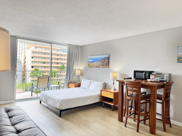 Clean Waikiki Studio Full Kitchen Free Parking - Honolulu, HI