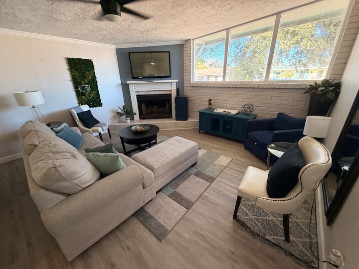 Mid Century Modern Home Away From Home (Sleeps 10) - Apollo Beach, FL