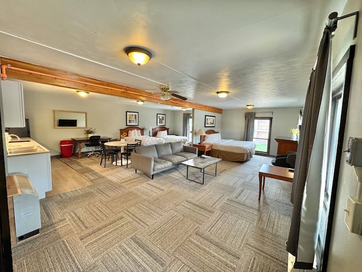 Suite 219 - Large 800sf With 3 Beds And Living Are - Rapid City, SD