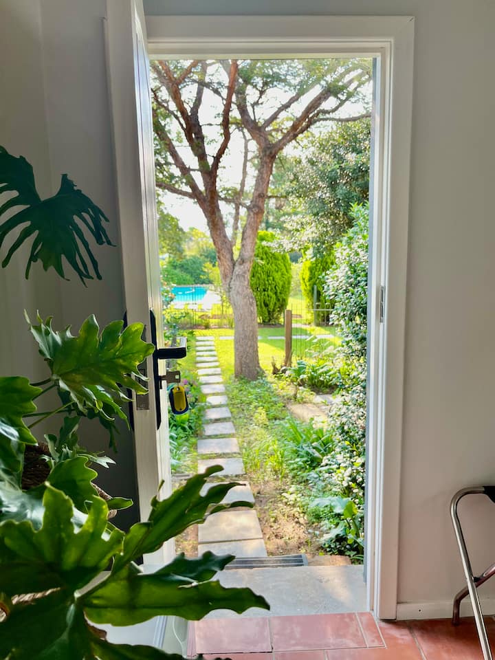 Hyde Park Garden Studio ,Netflix, Boomed Area, - Sandton